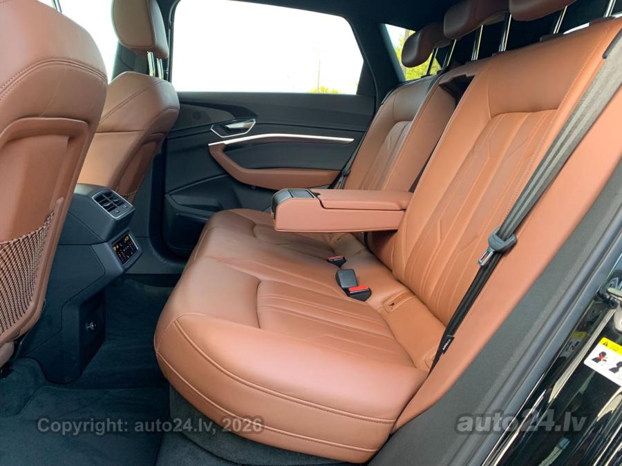 Melns Audi E-Tron 2022 Tallina, ar dzinēja tilpumu 0.00 L un nobraukumu 175 tūkst. km par 29500 €, foto 13 vietnē AUTOMOTO.COM.LV