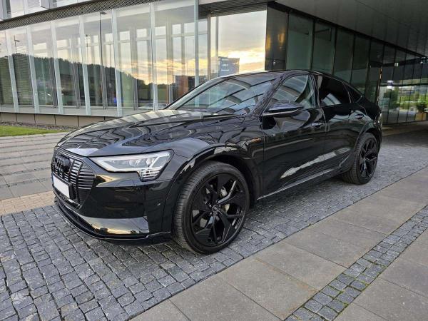 Melns Audi E-Tron 2022 Viļņa, ar dzinēja tilpumu 0.00 L un nobraukumu 55 tūkst. km par 39990 €, foto 2 vietnē AUTOMOTO.COM.LV
