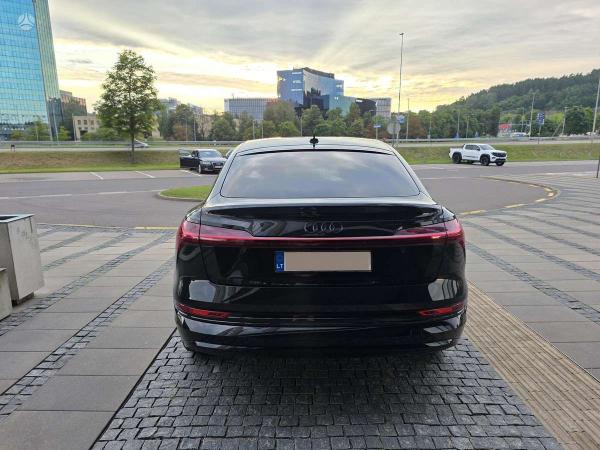 Melns Audi E-Tron 2022 Viļņa, ar dzinēja tilpumu 0.00 L un nobraukumu 55 tūkst. km par 39990 €, foto 5 vietnē AUTOMOTO.COM.LV