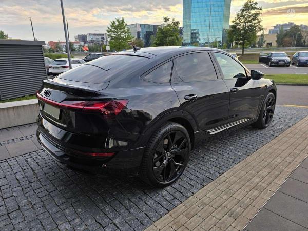 Melns Audi E-Tron 2022 Viļņa, ar dzinēja tilpumu 0.00 L un nobraukumu 55 tūkst. km par 39990 €, foto 6 vietnē AUTOMOTO.COM.LV
