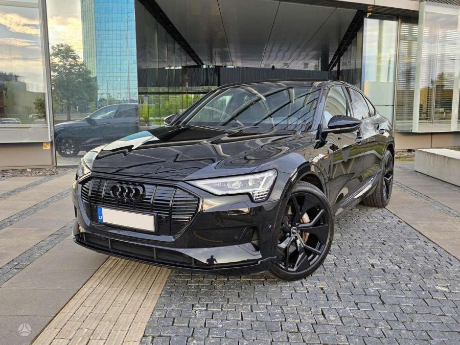 Black Audi E-Tron 2022 in Vilnius, with an engine capacity of 0.00 L and mileage of 55 thousand km for 39990 €, photo 1 on AUTOMOTO.COM.LV