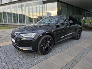 Black Audi E-Tron 2022 in Vilnius, with an engine capacity of 0.00 L and mileage of 55 thousand km for 39990 €, photo 3 on AUTOMOTO.COM.LV