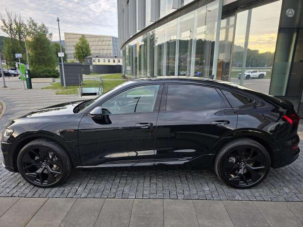 Melns Audi E-Tron 2022 Viļņa, ar dzinēja tilpumu 0.00 L un nobraukumu 55 tūkst. km par 39990 €, foto 3 vietnē AUTOMOTO.COM.LV