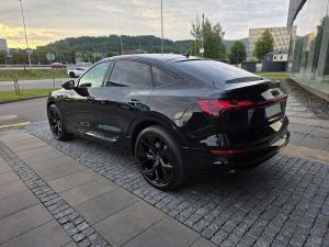 Black Audi E-Tron 2022 in Vilnius, with an engine capacity of 0.00 L and mileage of 55 thousand km for 39990 €, photo 5 on AUTOMOTO.COM.LV