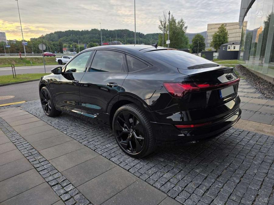 Black Audi E-Tron 2022 in Vilnius, with an engine capacity of 0.00 L and mileage of 55 thousand km for 39990 €, photo 5 on AUTOMOTO.COM.LV