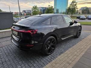 Black Audi E-Tron 2022 in Vilnius, with an engine capacity of 0.00 L and mileage of 55 thousand km for 39990 €, photo 7 on AUTOMOTO.COM.LV