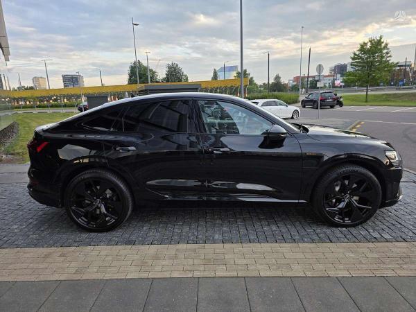 Melns Audi E-Tron 2022 Viļņa, ar dzinēja tilpumu 0.00 L un nobraukumu 55 tūkst. km par 39990 €, foto 7 vietnē AUTOMOTO.COM.LV
