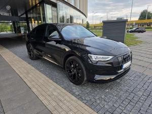 Black Audi E-Tron 2022 in Vilnius, with an engine capacity of 0.00 L and mileage of 55 thousand km for 39990 €, photo 9 on AUTOMOTO.COM.LV