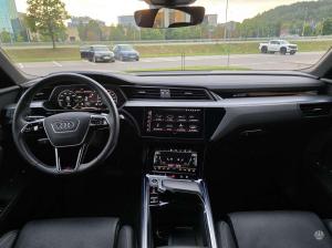 Black Audi E-Tron 2022 in Vilnius, with an engine capacity of 0.00 L and mileage of 55 thousand km for 39990 €, photo 11 on AUTOMOTO.COM.LV