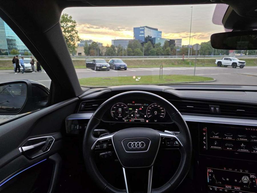 Black Audi E-Tron 2022 in Vilnius, with an engine capacity of 0.00 L and mileage of 55 thousand km for 39990 €, photo 12 on AUTOMOTO.COM.LV
