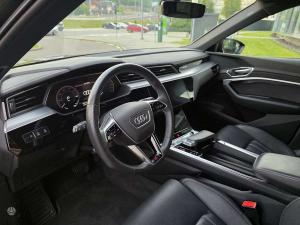 Black Audi E-Tron 2022 in Vilnius, with an engine capacity of 0.00 L and mileage of 55 thousand km for 39990 €, photo 13 on AUTOMOTO.COM.LV
