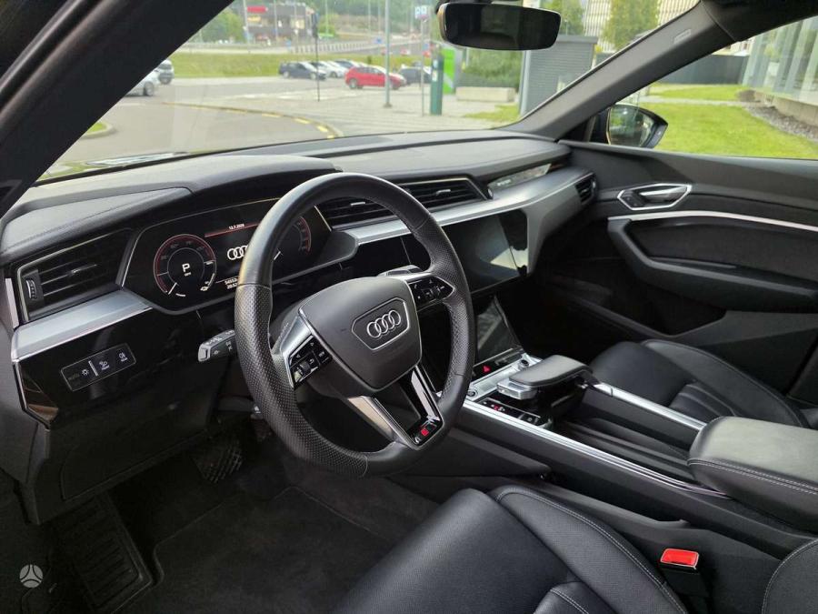 Black Audi E-Tron 2022 in Vilnius, with an engine capacity of 0.00 L and mileage of 55 thousand km for 39990 €, photo 13 on AUTOMOTO.COM.LV