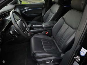 Black Audi E-Tron 2022 in Vilnius, with an engine capacity of 0.00 L and mileage of 55 thousand km for 39990 €, photo 14 on AUTOMOTO.COM.LV