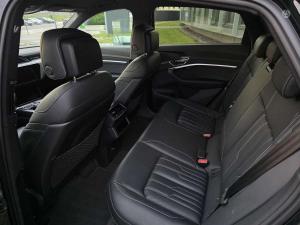 Black Audi E-Tron 2022 in Vilnius, with an engine capacity of 0.00 L and mileage of 55 thousand km for 39990 €, photo 15 on AUTOMOTO.COM.LV