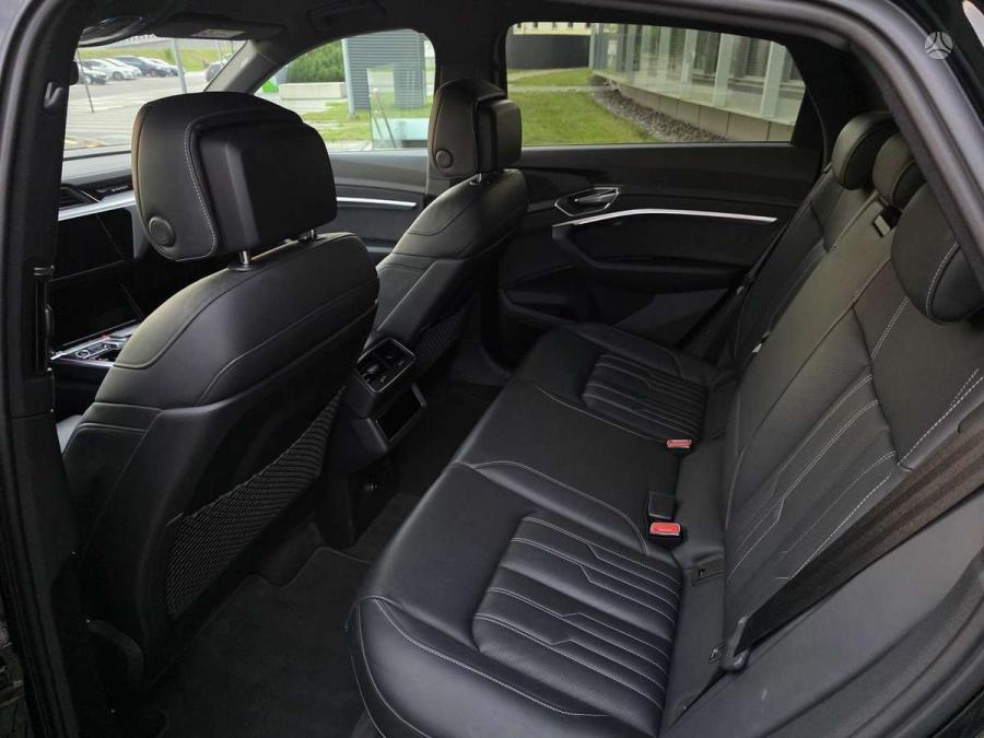 Black Audi E-Tron 2022 in Vilnius, with an engine capacity of 0.00 L and mileage of 55 thousand km for 39990 €, photo 15 on AUTOMOTO.COM.LV