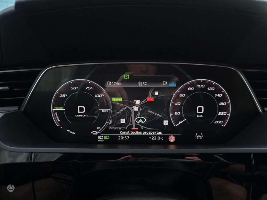 Black Audi E-Tron 2022 in Vilnius, with an engine capacity of 0.00 L and mileage of 55 thousand km for 39990 €, photo 19 on AUTOMOTO.COM.LV