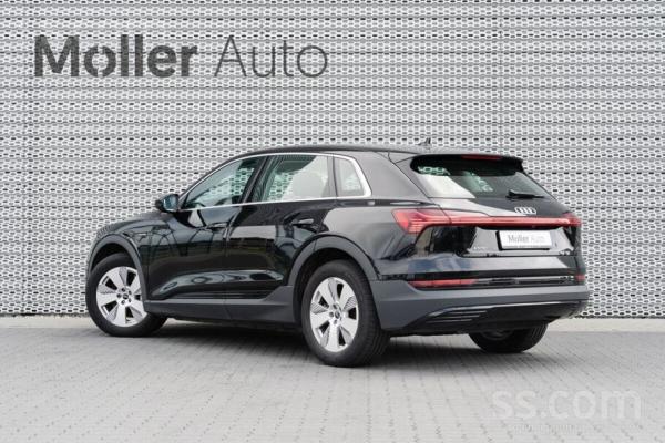 Black Audi E-Tron 2022 in Riga, with an engine capacity of 0.00 L and mileage of 61 thousand km for 34150 €, photo 3 on AUTOMOTO.COM.LV