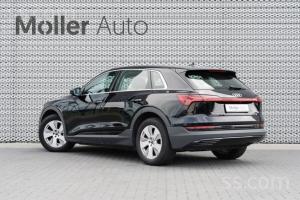 Black Audi E-Tron 2022 in Riga, with an engine capacity of 0.00 L and mileage of 61 thousand km for 34150 €, photo 4 on AUTOMOTO.COM.LV