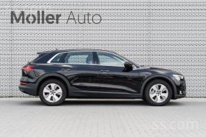 Black Audi E-Tron 2022 in Riga, with an engine capacity of 0.00 L and mileage of 61 thousand km for 34150 €, photo 6 on AUTOMOTO.COM.LV
