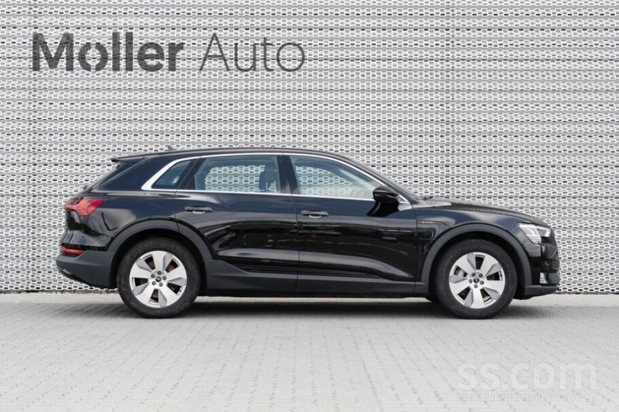 Black Audi E-Tron 2022 in Riga, with an engine capacity of 0.00 L and mileage of 61 thousand km for 34150 €, photo 6 on AUTOMOTO.COM.LV