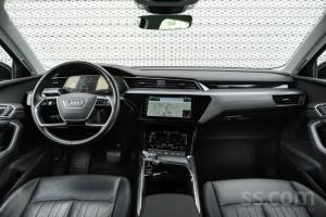 Black Audi E-Tron 2022 in Riga, with an engine capacity of 0.00 L and mileage of 61 thousand km for 34150 €, photo 7 on AUTOMOTO.COM.LV