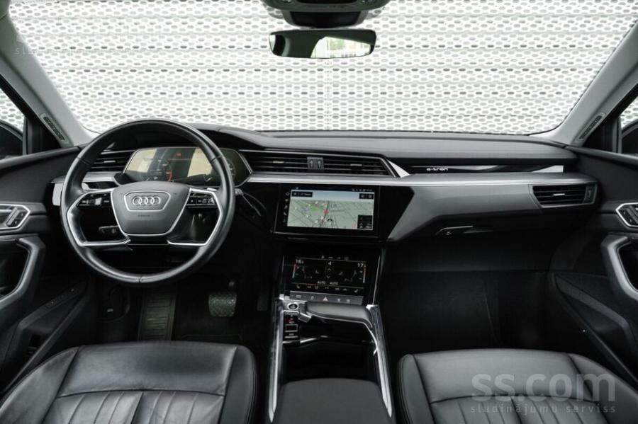Black Audi E-Tron 2022 in Riga, with an engine capacity of 0.00 L and mileage of 61 thousand km for 34150 €, photo 7 on AUTOMOTO.COM.LV