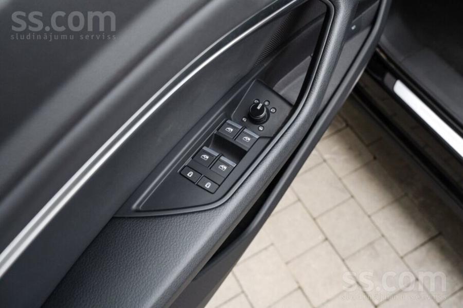 Black Audi E-Tron 2022 in Riga, with an engine capacity of 0.00 L and mileage of 61 thousand km for 34150 €, photo 8 on AUTOMOTO.COM.LV
