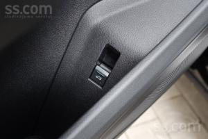 Black Audi E-Tron 2022 in Riga, with an engine capacity of 0.00 L and mileage of 61 thousand km for 34150 €, photo 10 on AUTOMOTO.COM.LV