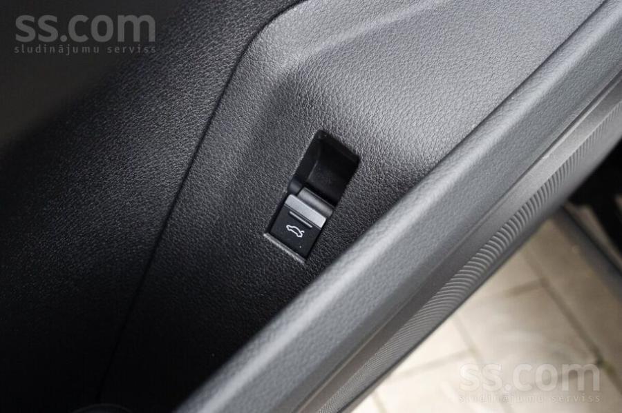 Black Audi E-Tron 2022 in Riga, with an engine capacity of 0.00 L and mileage of 61 thousand km for 34150 €, photo 10 on AUTOMOTO.COM.LV