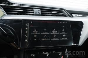 Black Audi E-Tron 2022 in Riga, with an engine capacity of 0.00 L and mileage of 61 thousand km for 34150 €, photo 19 on AUTOMOTO.COM.LV