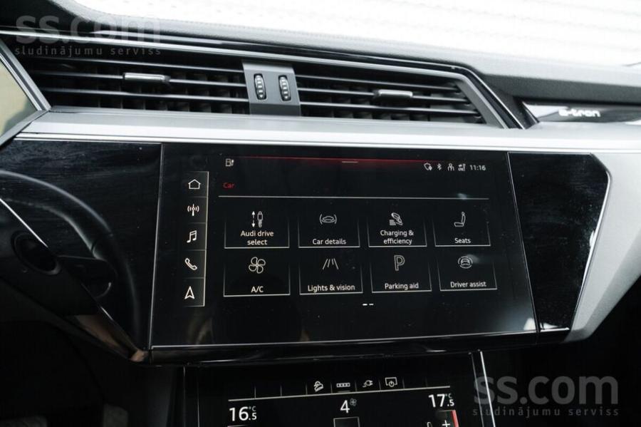 Black Audi E-Tron 2022 in Riga, with an engine capacity of 0.00 L and mileage of 61 thousand km for 34150 €, photo 19 on AUTOMOTO.COM.LV