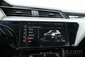 Black Audi E-Tron 2022 in Riga, with an engine capacity of 0.00 L and mileage of 61 thousand km for 34150 €, photo 20 on AUTOMOTO.COM.LV