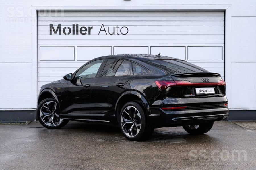 Black Audi E-Tron 2022 in Riga, with an engine capacity of 0.00 L and mileage of 30 thousand km for 42950 €, photo 5 on AUTOMOTO.COM.LV