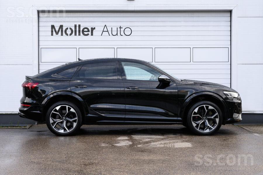 Black Audi E-Tron 2022 in Riga, with an engine capacity of 0.00 L and mileage of 30 thousand km for 42950 €, photo 6 on AUTOMOTO.COM.LV