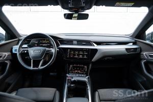 Black Audi E-Tron 2022 in Riga, with an engine capacity of 0.00 L and mileage of 30 thousand km for 42950 €, photo 9 on AUTOMOTO.COM.LV