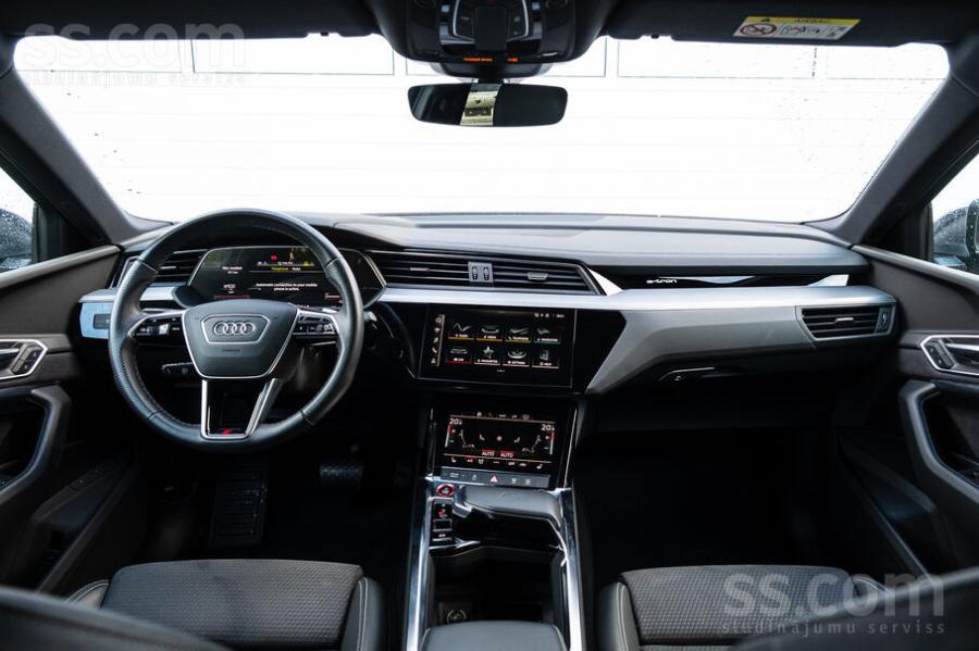 Black Audi E-Tron 2022 in Riga, with an engine capacity of 0.00 L and mileage of 30 thousand km for 42950 €, photo 9 on AUTOMOTO.COM.LV
