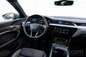 Black Audi E-Tron 2022 in Riga, with an engine capacity of 0.00 L and mileage of 30 thousand km for 42950 €, photo 10 on AUTOMOTO.COM.LV