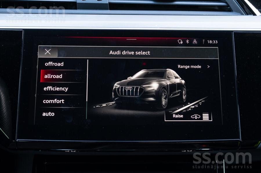 Black Audi E-Tron 2022 in Riga, with an engine capacity of 0.00 L and mileage of 30 thousand km for 42950 €, photo 13 on AUTOMOTO.COM.LV