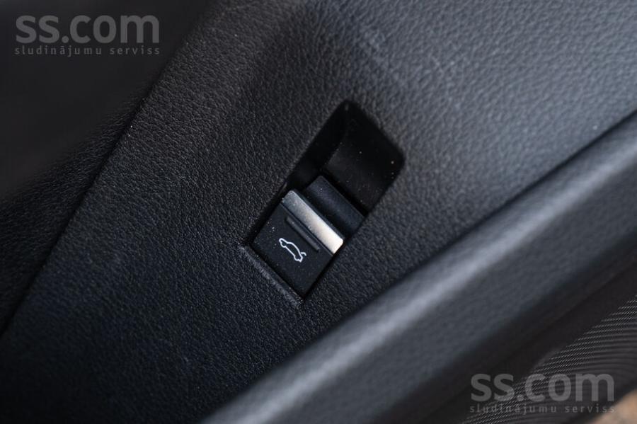 Black Audi E-Tron 2022 in Riga, with an engine capacity of 0.00 L and mileage of 30 thousand km for 42950 €, photo 17 on AUTOMOTO.COM.LV