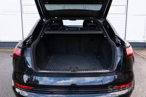 Black Audi E-Tron 2022 in Riga, with an engine capacity of 0.00 L and mileage of 30 thousand km for 42950 €, photo 18 on AUTOMOTO.COM.LV