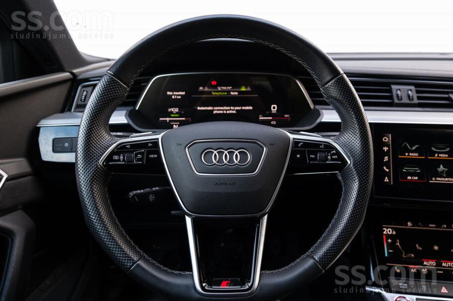 Black Audi E-Tron 2022 in Riga, with an engine capacity of 0.00 L and mileage of 30 thousand km for 42950 €, photo 25 on AUTOMOTO.COM.LV