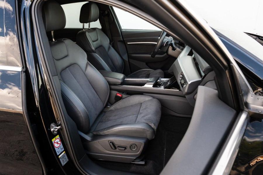 Melns Audi E-Tron 2022 Rīga, ar dzinēja tilpumu 0.00 L un nobraukumu 35 tūkst. km par 35500 €, foto 7 vietnē AUTOMOTO.COM.LV