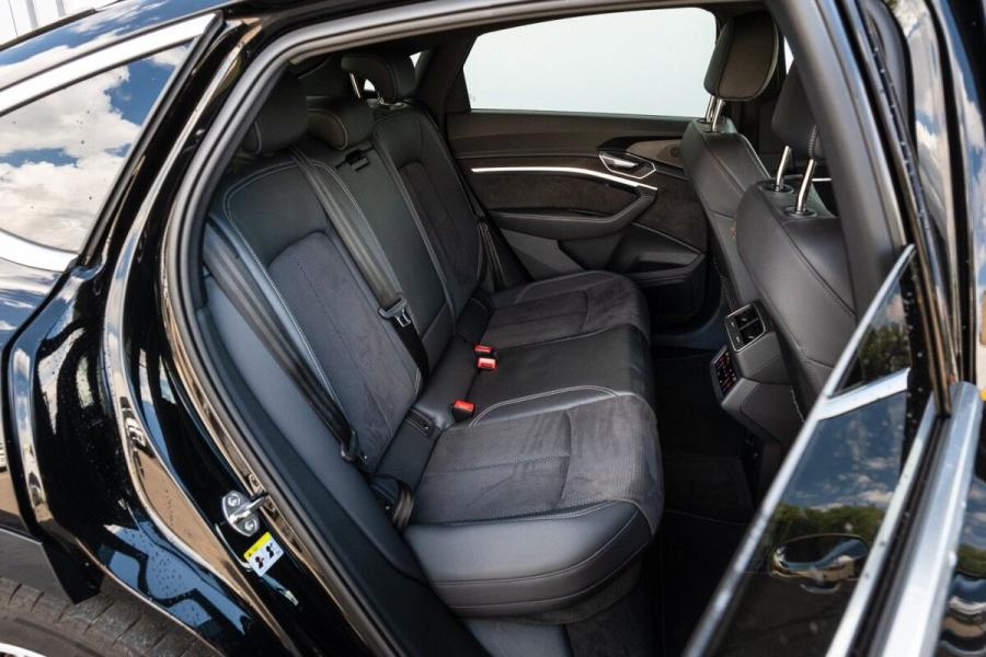 Melns Audi E-Tron 2022 Rīga, ar dzinēja tilpumu 0.00 L un nobraukumu 35 tūkst. km par 35500 €, foto 8 vietnē AUTOMOTO.COM.LV