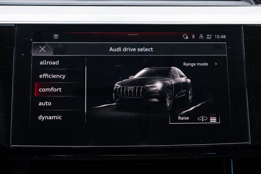 Melns Audi E-Tron 2022 Rīga, ar dzinēja tilpumu 0.00 L un nobraukumu 35 tūkst. km par 35500 €, foto 24 vietnē AUTOMOTO.COM.LV