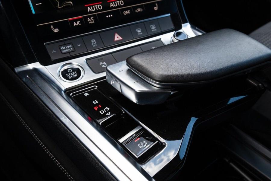 Melns Audi E-Tron 2022 Rīga, ar dzinēja tilpumu 0.00 L un nobraukumu 35 tūkst. km par 35500 €, foto 28 vietnē AUTOMOTO.COM.LV