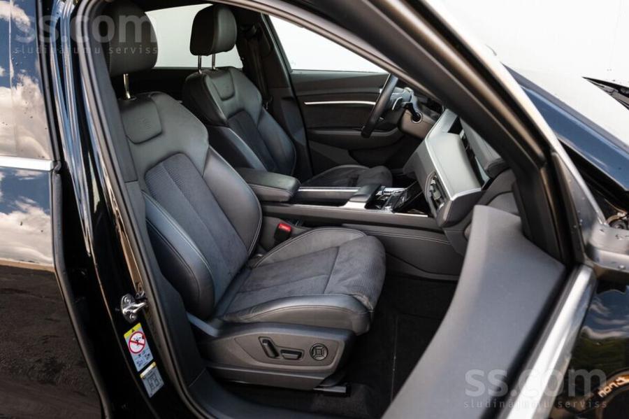 Black Audi E-Tron 2022 in Riga, with an engine capacity of 0.00 L and mileage of 35 thousand km for 35500 €, photo 7 on AUTOMOTO.COM.LV