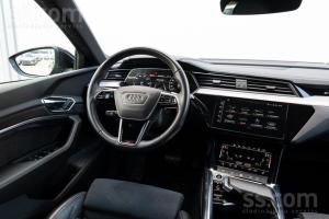 Black Audi E-Tron 2022 in Riga, with an engine capacity of 0.00 L and mileage of 35 thousand km for 35500 €, photo 13 on AUTOMOTO.COM.LV