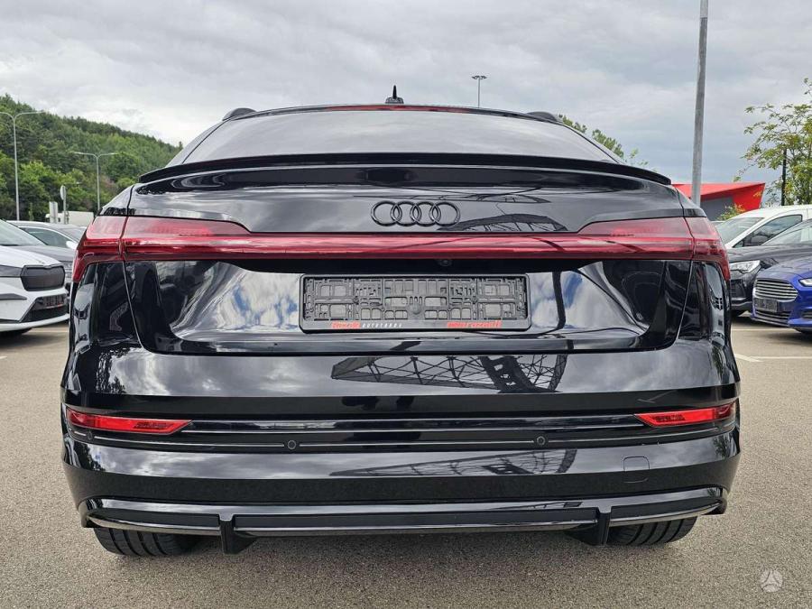 Black Audi E-Tron 2022 in Vilnius, with an engine capacity of 0.00 L and mileage of 79 thousand km for 36900 €, photo 7 on AUTOMOTO.COM.LV