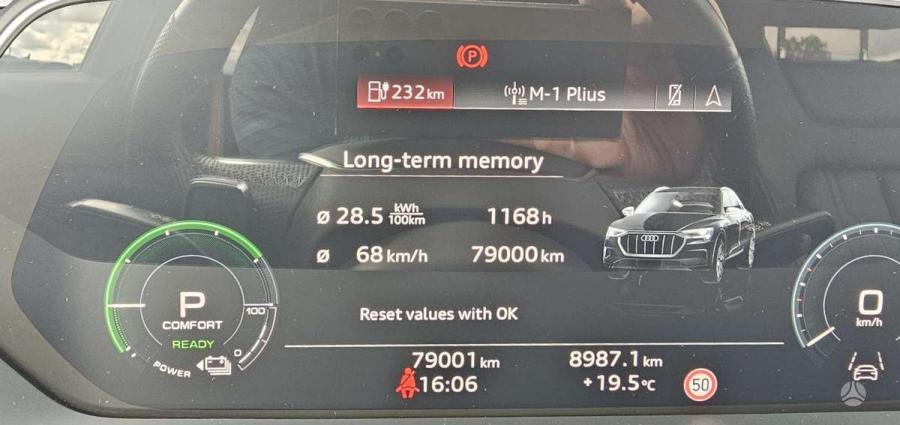 Black Audi E-Tron 2022 in Vilnius, with an engine capacity of 0.00 L and mileage of 79 thousand km for 36900 €, photo 11 on AUTOMOTO.COM.LV