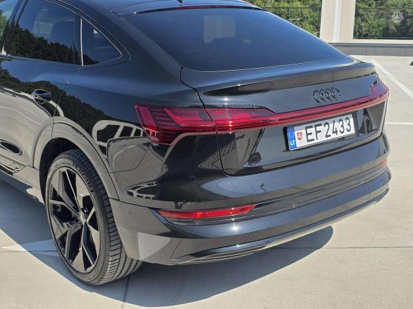 Черный Ауди E-Tron 2022 в Вильнюс, объемом двигателя 0.00 л и пробегом 55 тыс. км за 39800 €, фото 8 на AUTOMOTO.COM.LV